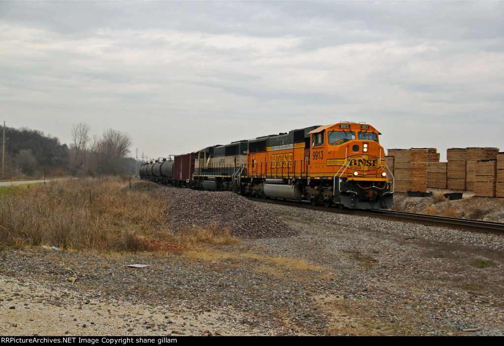 BNSF 9913 Leads a Oil Train.
